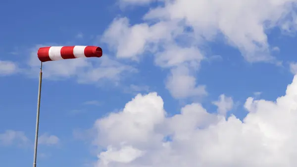 Hårda vindar väntas – håll koll på läget | Trafiken.nu Göteborg